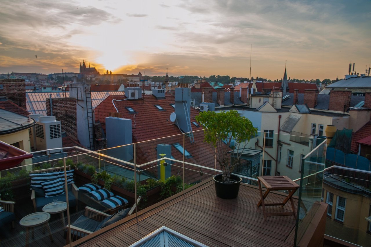 Undisturbed Relaxation in an Outdoor Jacuzzi With Views of Prague’s ...