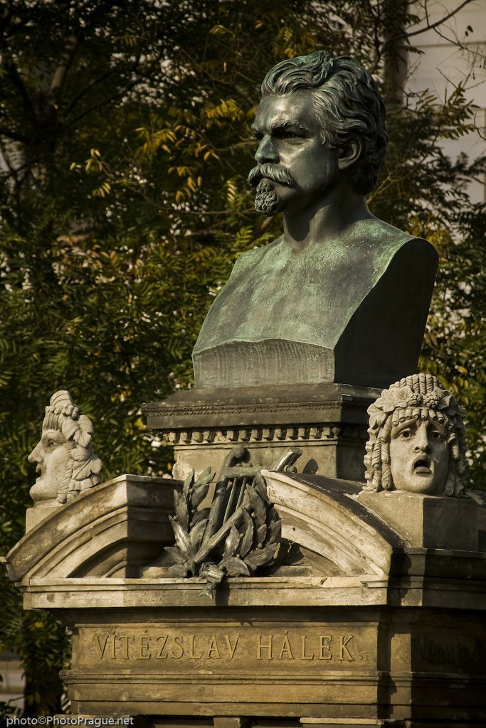 Charles Square | Avantgarde Prague