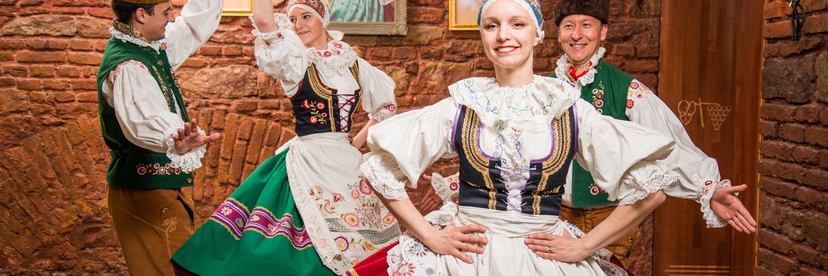 Traditional Dinner with Folk Dancing | Avantgarde Prague