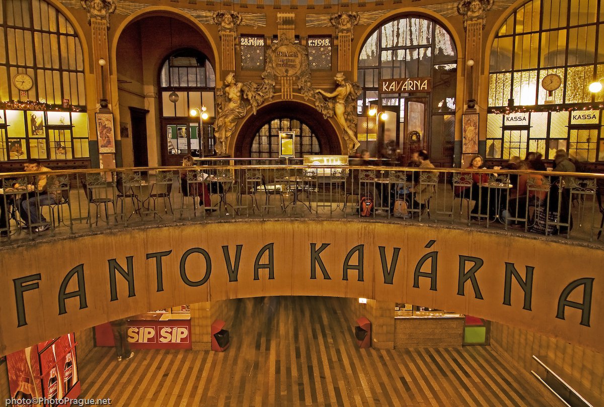 Main Railway Station | Avantgarde Prague