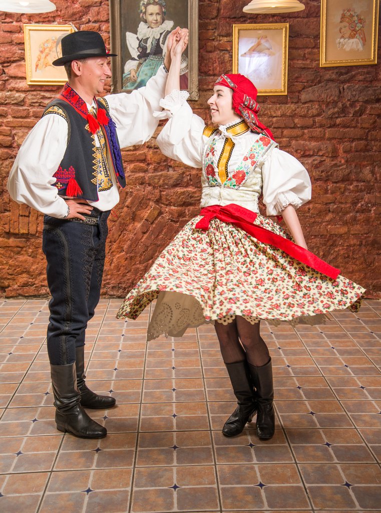 Traditional Dinner with Folk Dancing | Avantgarde Prague