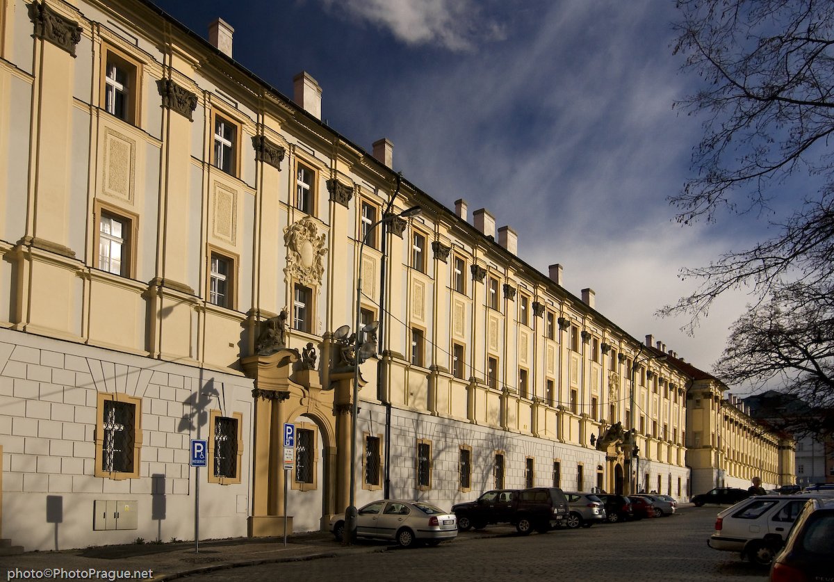 Charles Square | Avantgarde Prague