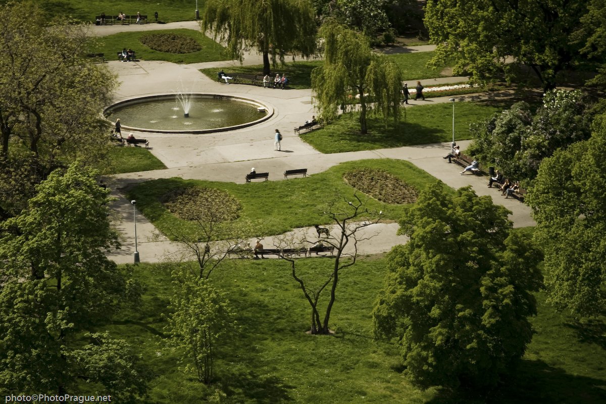 Charles Square | Avantgarde Prague