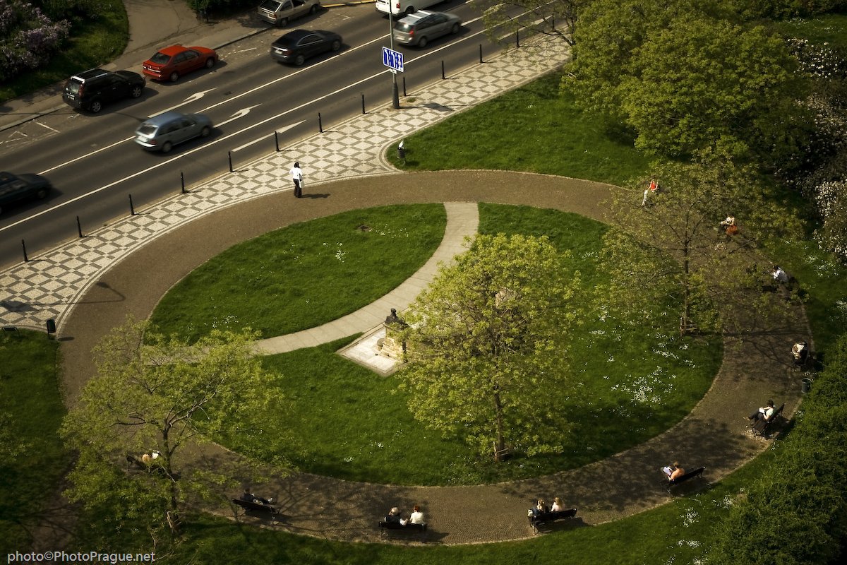 Charles Square | Avantgarde Prague